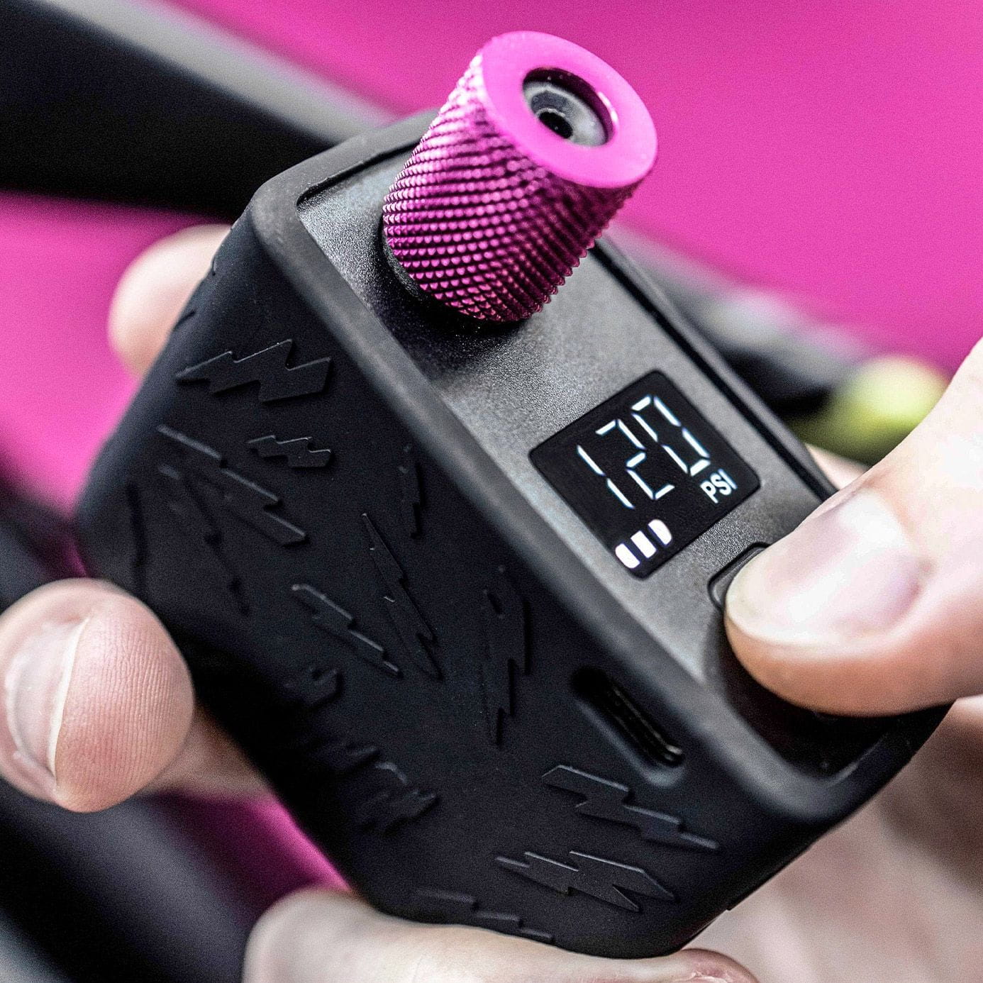 Muc-Off AirMach Pro Mini-Inflator Akku-Luftpumpe online kaufen